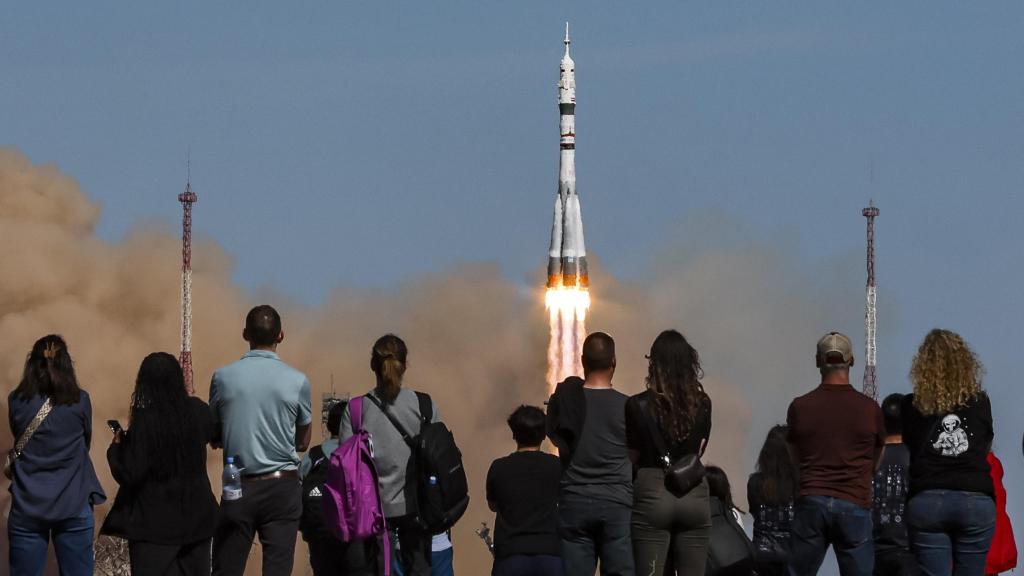 EEUU y Rusia aún mantienen su alianza espacial: una nave rusa Soyuz ...