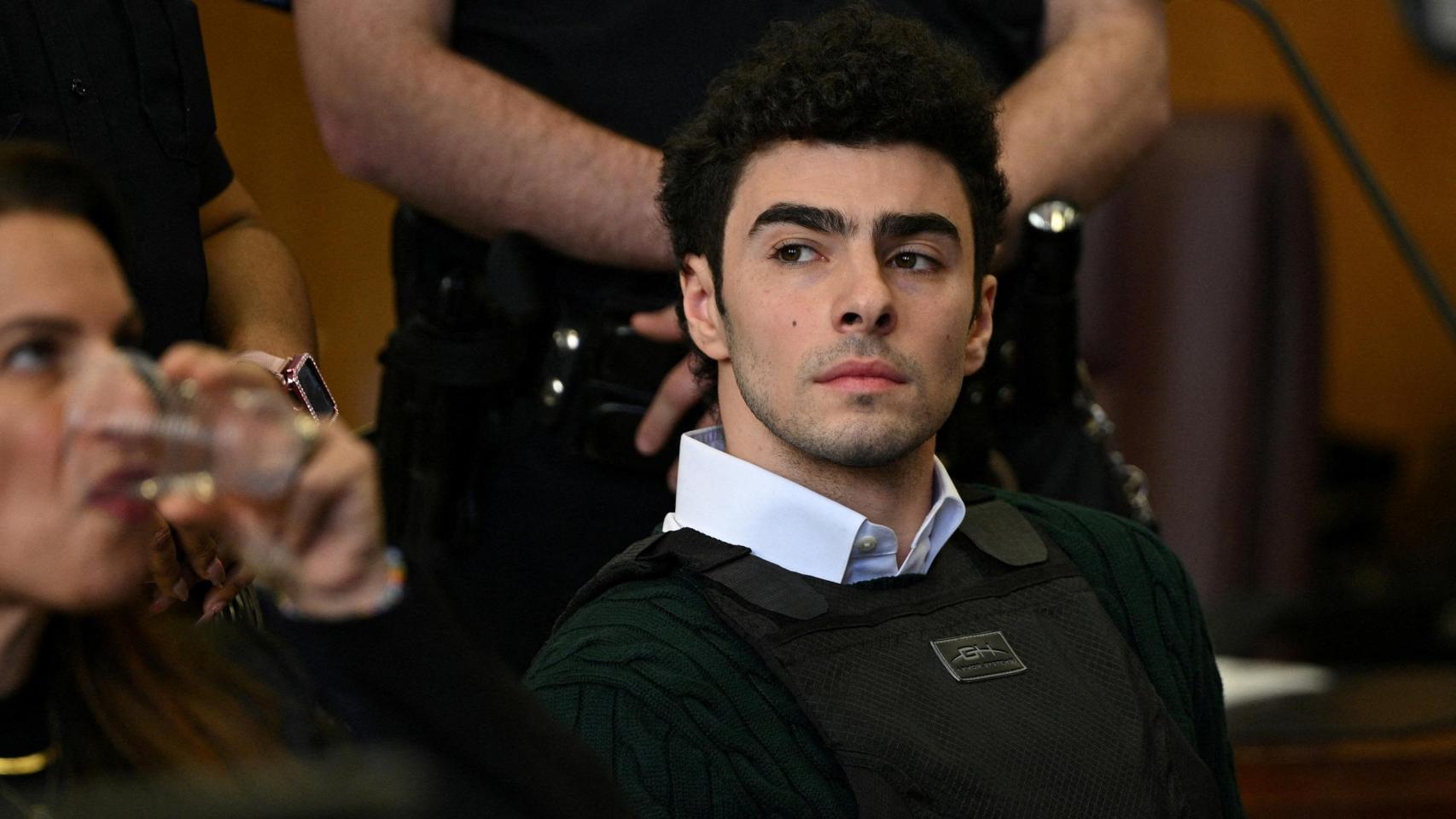 Luigi Mangione se declara inocente de matar al CEO de UnitedHealthcare: la Fiscalía solicita la ...