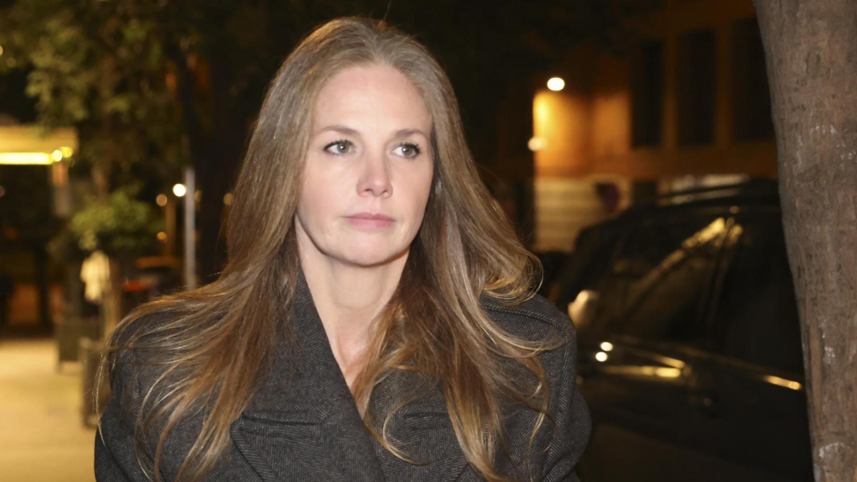 Genoveva Casanova reacciona, visiblemente molesta, a la tensa discusión entre Cayetano y Bárbara ...