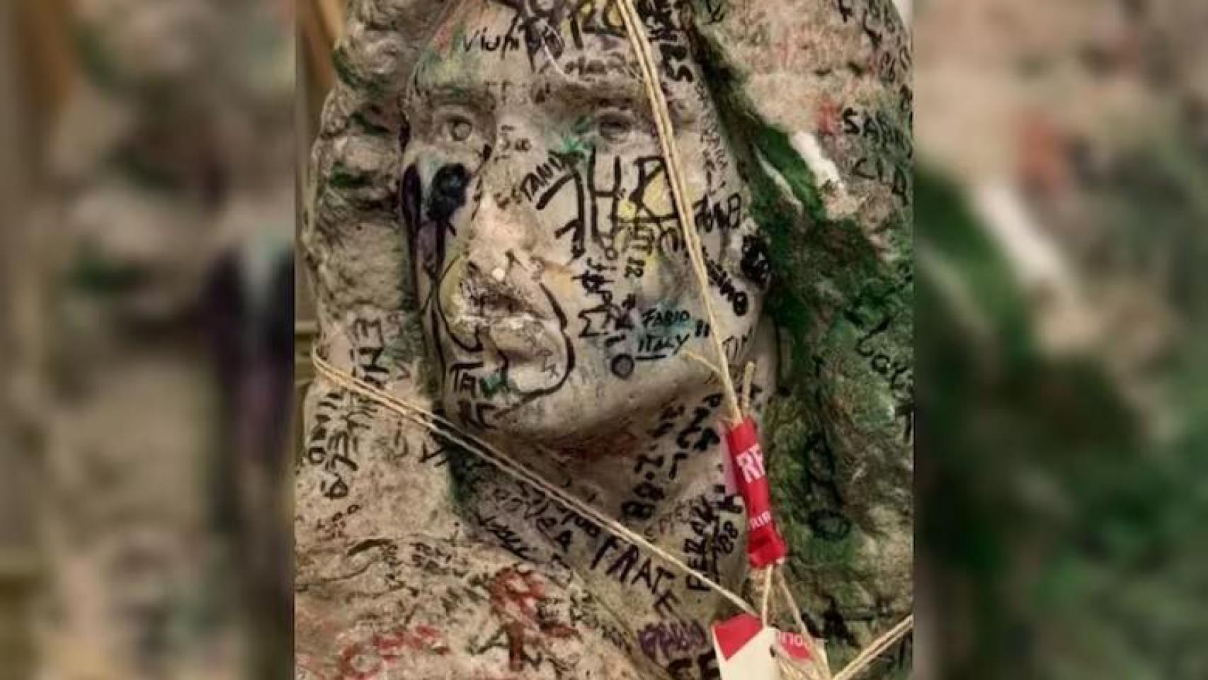 Hallado el busto de Jim Morrison que fue robado hace 37 años del cementerio de Père Lachaise en ...