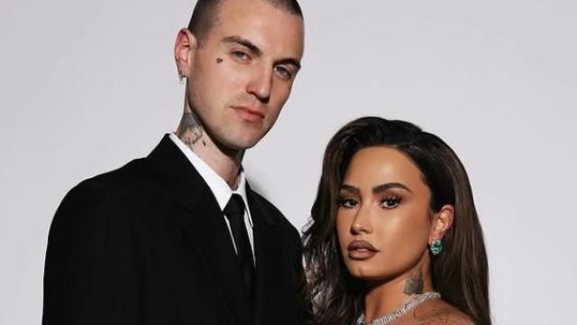 La cantante Demi Lovato se casa con Jordan Jutes Lutes en una romántica ...