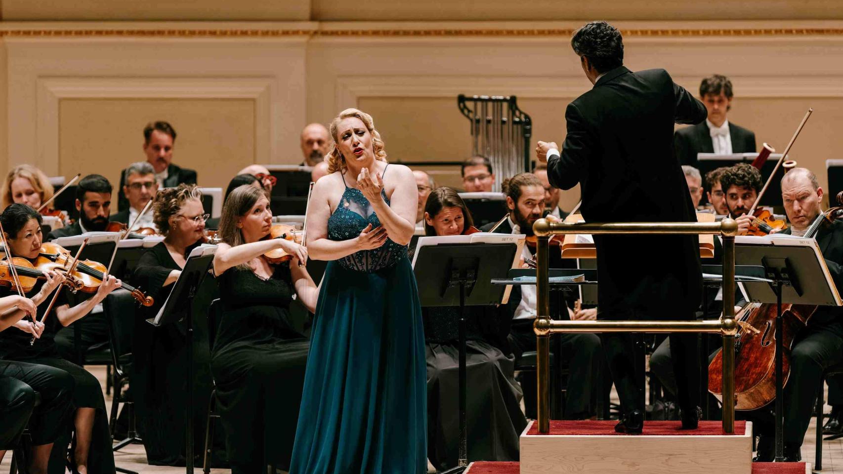 El Teatro Real en Nueva York: la consagración de María Dueñas y el ...