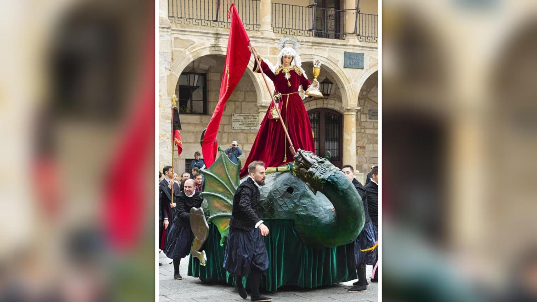 Una santa a lomos de un dragón que echa humo por las calles: así es la ...