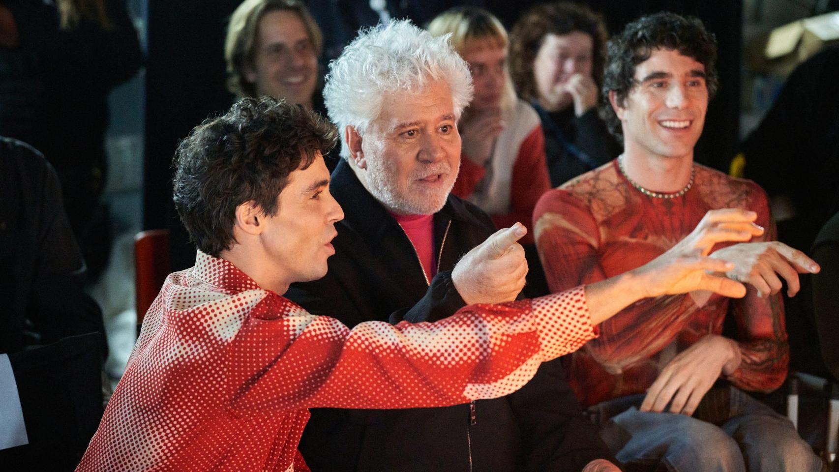 'Pedro x Javis': Calvo y Ambrossi fusionan su universo con el cine de Almodóvar en un homenaje ...