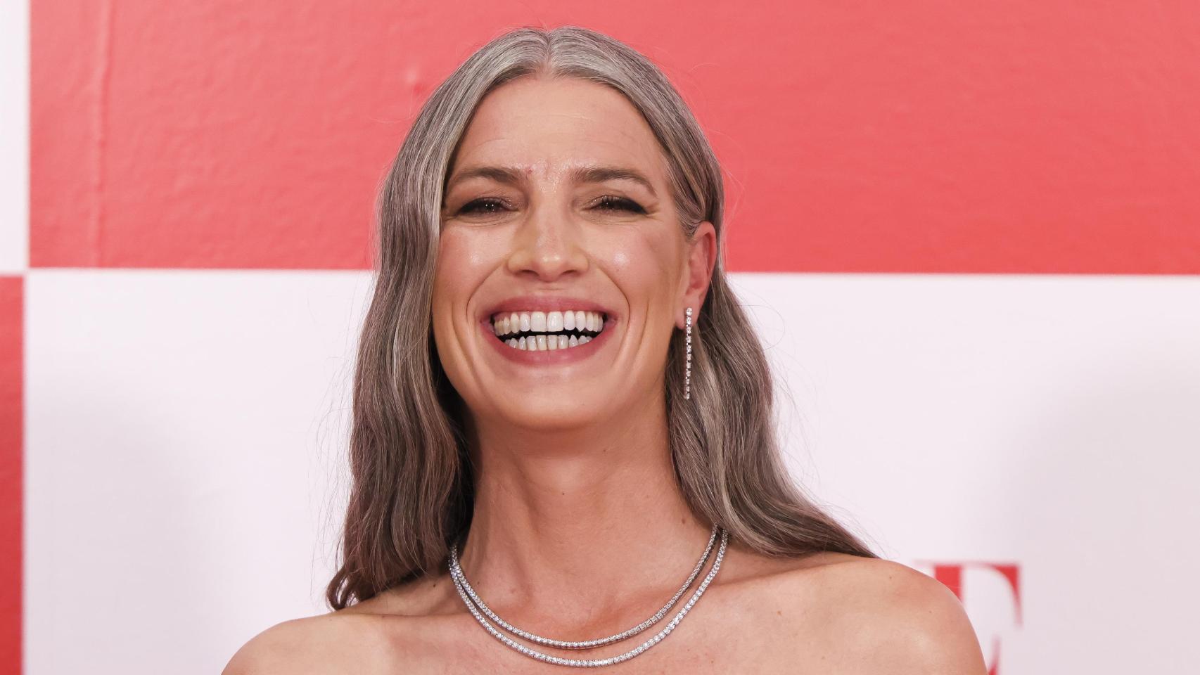 Laura Sánchez deslumbra con un impresionante vestido de Hannibal Laguna ...