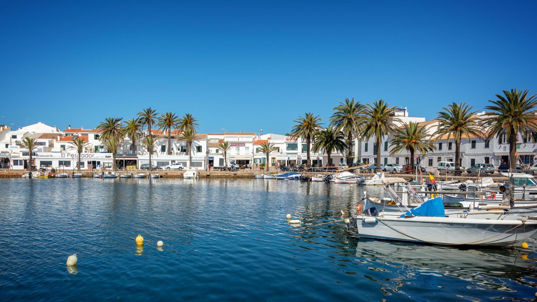 El pueblo costero más bonito de Menorca tiene el restaurante preferido de Dabiz Muñoz y la mejor ...
