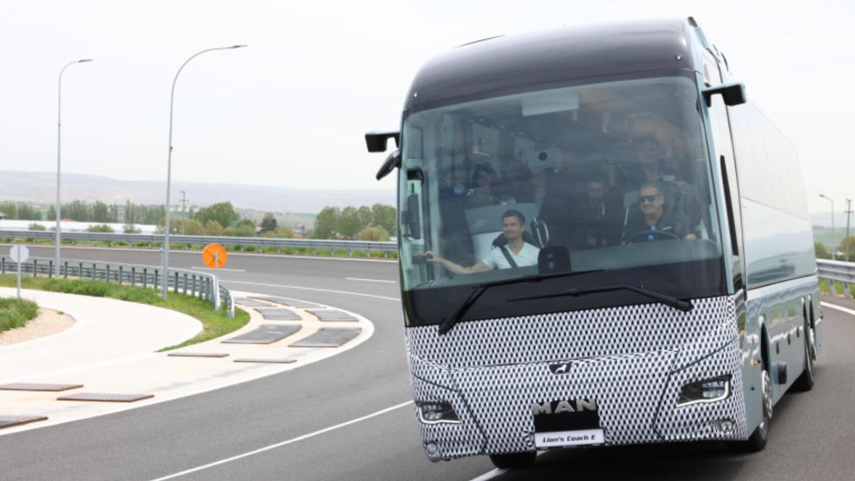 Así es el autobús que "inicia una nueva era": totalmente eléctrico con ...