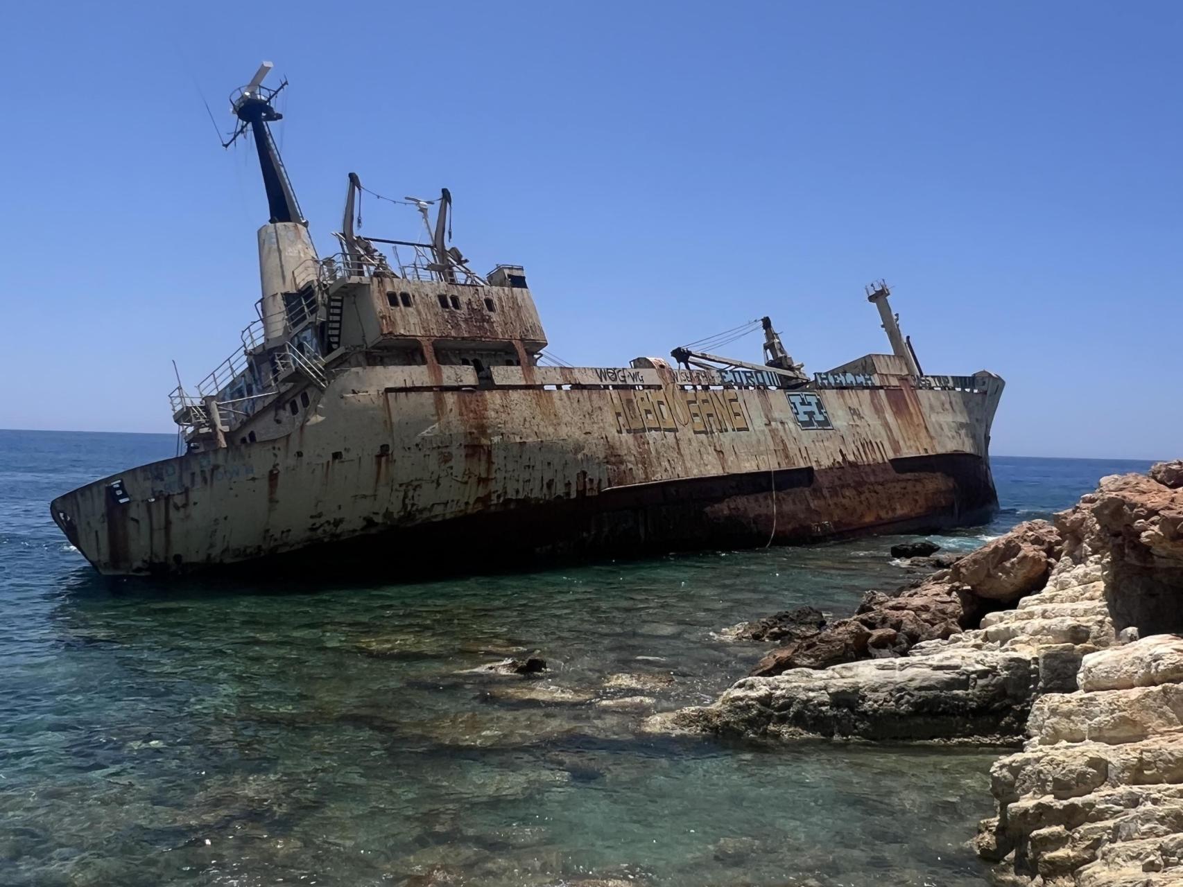 El impresionante vídeo del Edro III: el pecio de 80 metros de eslora ...