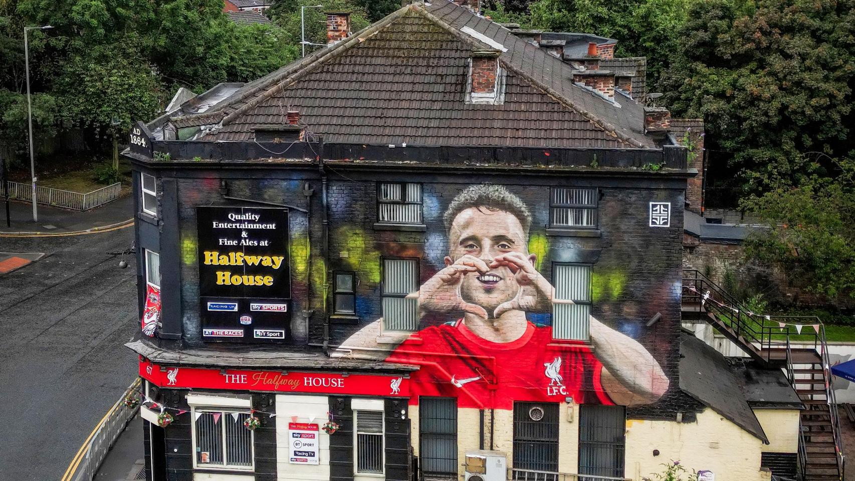 El emotivo mural dedicado a Diogo Jota en los aledaños de Anfield: un ...