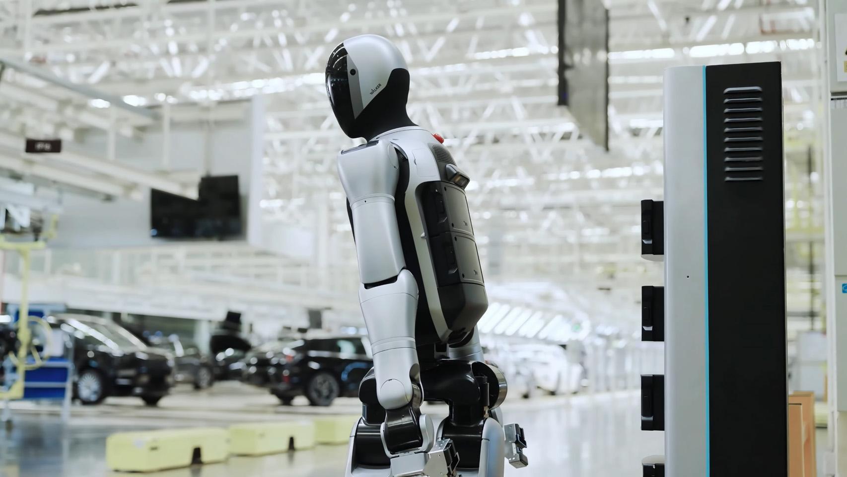 Así es el Walker S2, el primer robot humanoide del mundo que puede cambiarse las baterías a sí mismo