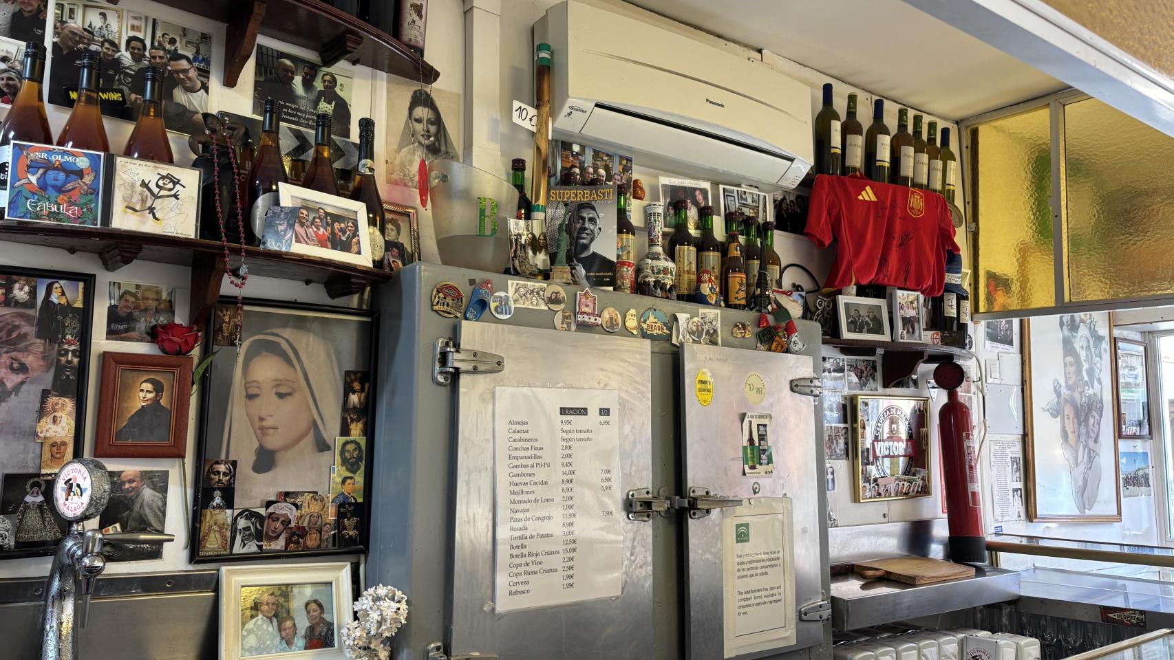 El Pimpi Florida, el bar de barrio con un pasillo histórico: “Quien ...